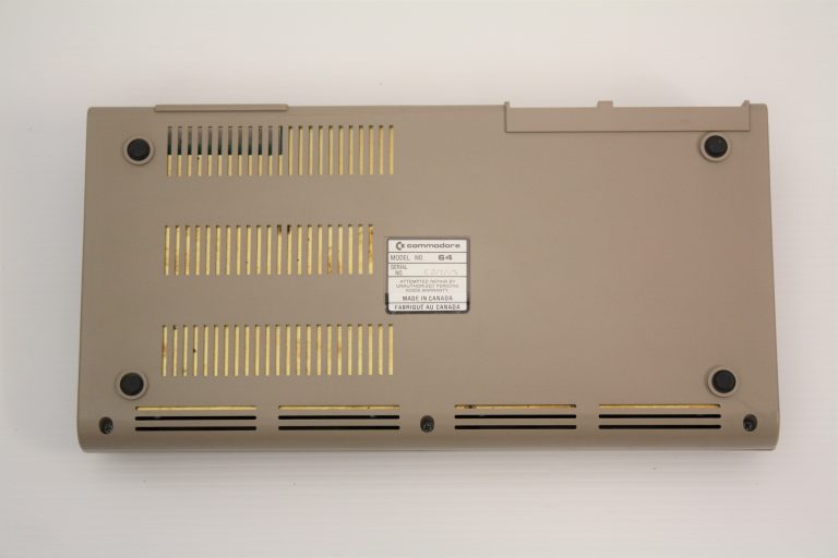 Commodore 64 – Silver Label model – VintageComputer.ca